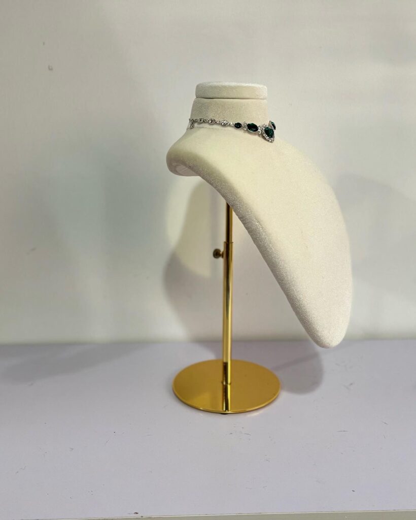 Adjustable White Base White Velvet Jewelry Display Necklace Display ...